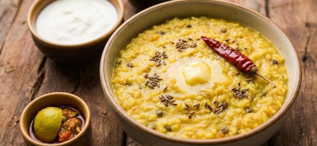 केसरिया भात से लेकर खिचड़ी तक, क्यों 'पीले पकवानों' के बिना फीका है ...