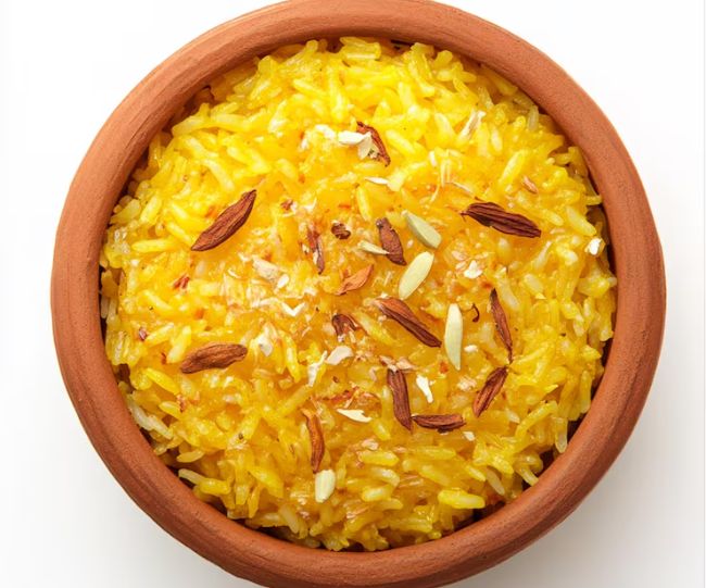 केसरिया भात से लेकर खिचड़ी तक, क्यों 'पीले पकवानों' के बिना फीका है ...