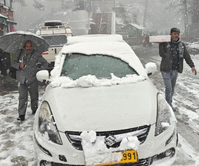 Snowfall In Uttarakhand: चकराता में सीजन का पहला हिमपात, तस्वीरों में ...