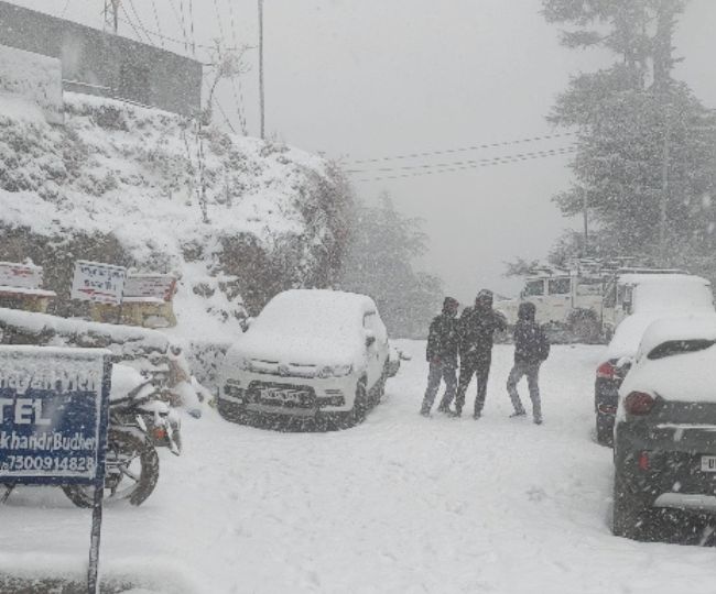 Snowfall In Uttarakhand: चकराता में सीजन का पहला हिमपात, तस्वीरों में ...