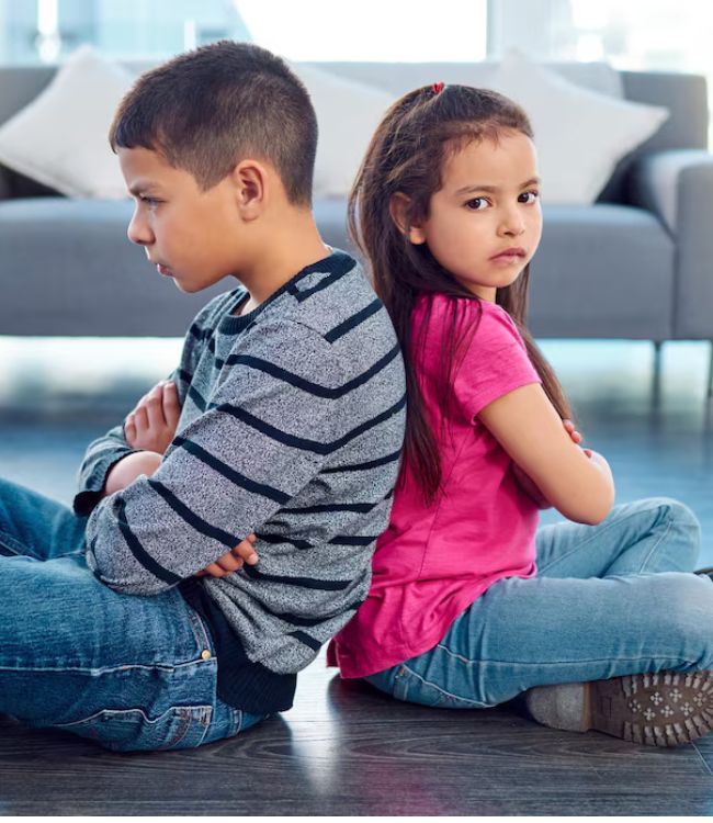 घर को 'जंग का मैदान' बनने से बचाएं, बच्चों के बीच सुलह कराने के लिए ...