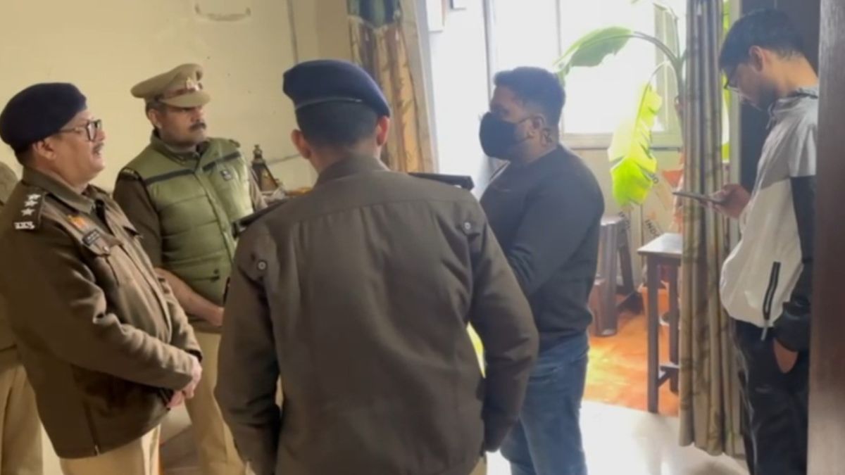 पिता चेतन ने दो नहीं, तीन सगी बहनों से की है शादी; गाजियाबाद ट्रिपल ...