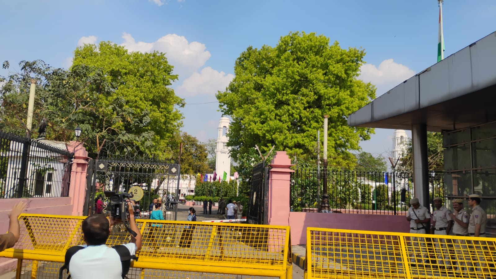 दिल्ली विधानसभा सुरक्षा मामला: पुलिस ने बरामद की कार, ड्राइवर समेत तीन ...