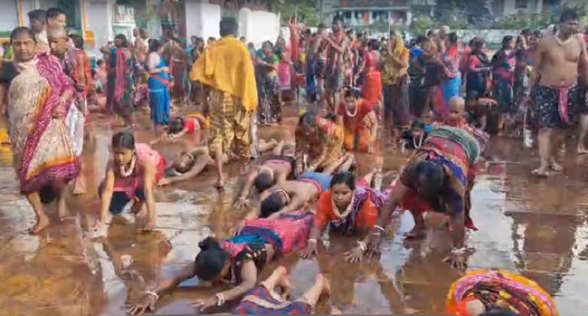 बालेश्वर में फेमस चंदनेश्वर चड़क मेला हुआ संपन्न, 10 लाख से अधिक भक्तों ...