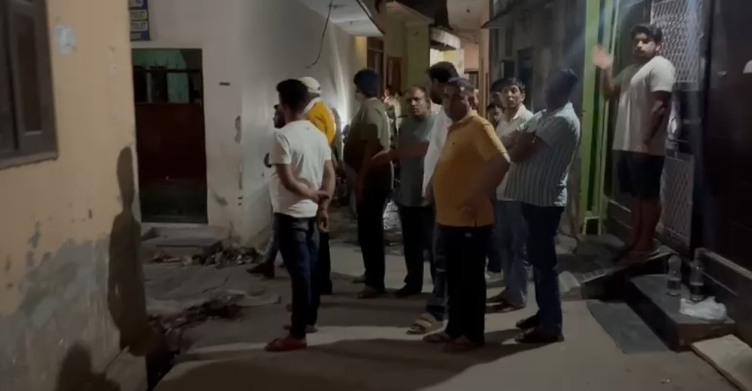 गुरुग्राम में सनकी व्यक्ति ने पत्नी और 4 बच्चों को जहर देकर मार डाला ...