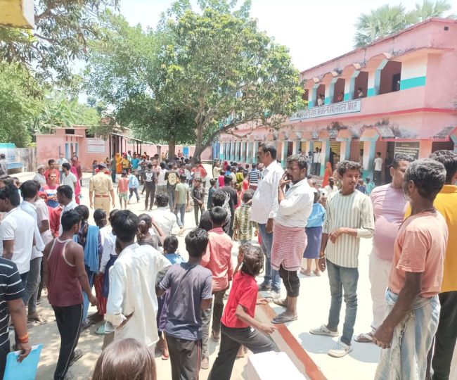 सहरसा में मिड-डे मील में ‘सांप जैसा जीव’, भोजन खाने के बाद दो दर्जन से ...