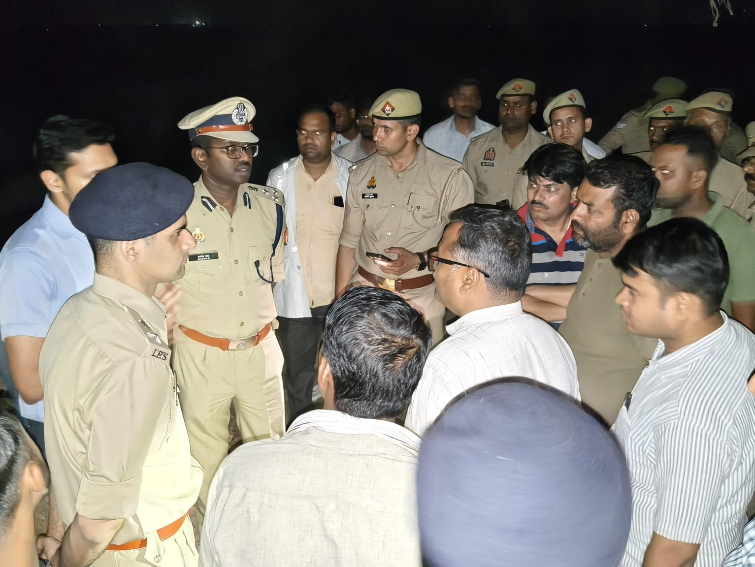 यमुना की लहरों और बारिश से जंग: हमीरपुर नाव हादसे में NDRF ने निकाले 5 ...