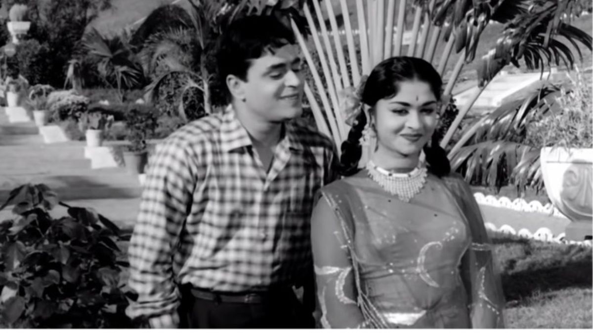 65 साल से प्रेमिका को 'बुरी नजर' से बचा रहा Mohammad Rafi का ये सुपरहिट ...