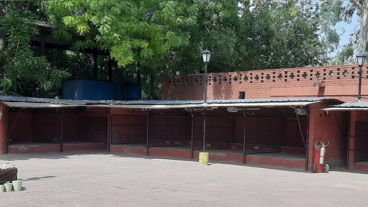 दिल्ली हाट में किराया चार गुना तक बढ़ा, दो महीने से खाली चल रहीं 16 ...