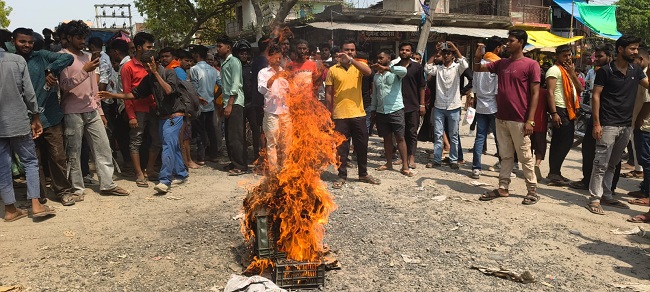 गोपालगंज में शौच विवाद में महिला की बेरहमी से हत्या, सड़क जाम कर ...