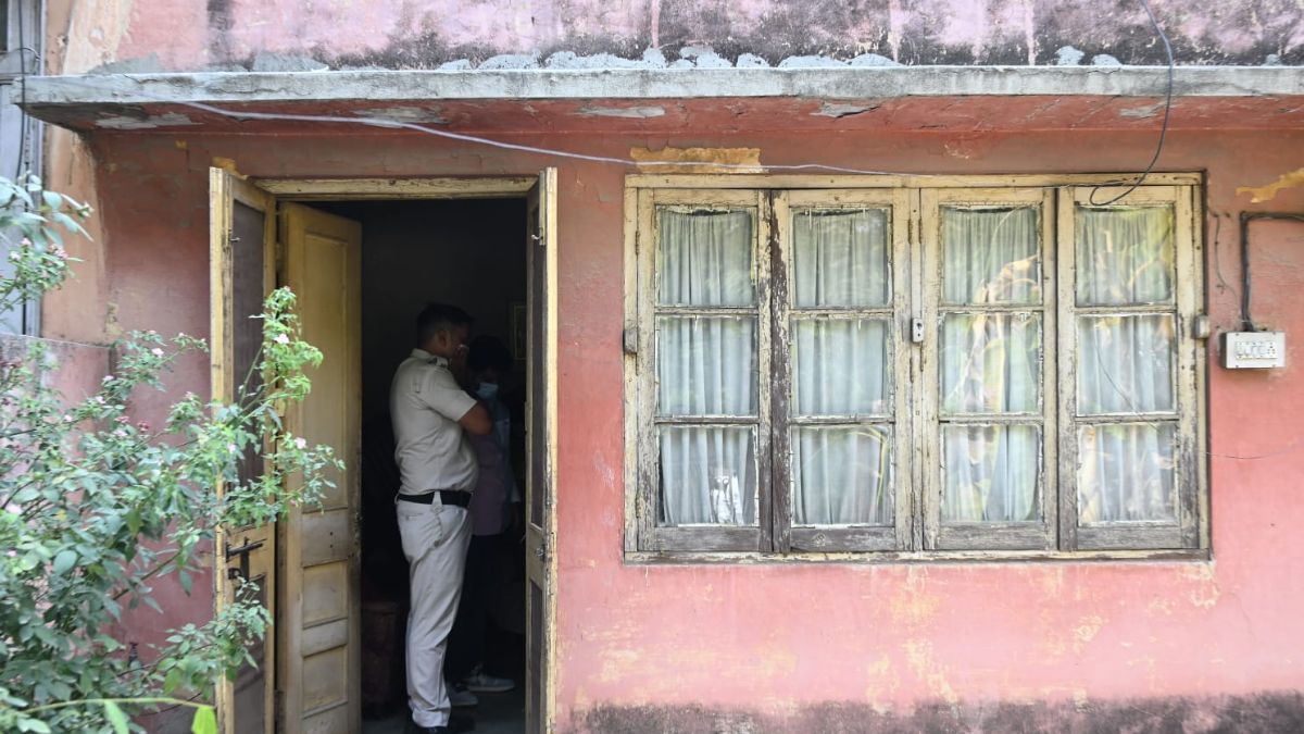 दिल्ली के न्यू राजिंदर नगर में दो बुजुर्ग महिलाओं की संदिग्ध मौत, लंबे ...