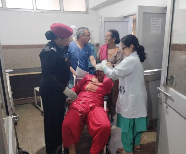 हिमाचल में बड़ा हादसा: कुल्लू में वोट डालकर लौट रहे लोगों की गाड़ी खाई ...