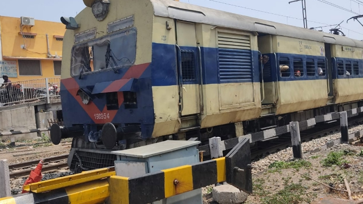 आखिरी बार गिरा गुमटी 70बी का गेट, गुजरीं दो ट्रेनें; अब यादों में ही ...
