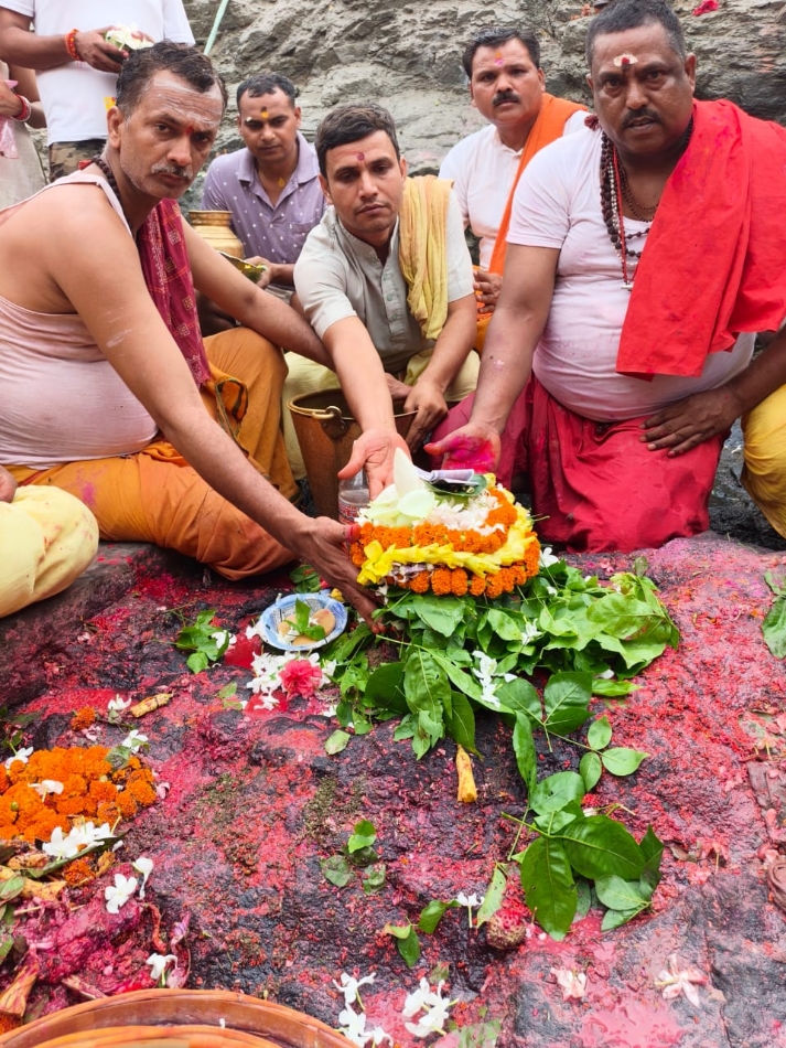 दुमका के पाताल शिवलिंग के दर्शन मात्र से धुल जाते हैं पाप, शिवगंगा के ...