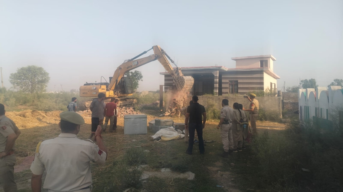 जहां जम्मू पुलिस भी जाने से डरती थी, उस चक बजीरू में चला कानून का ...