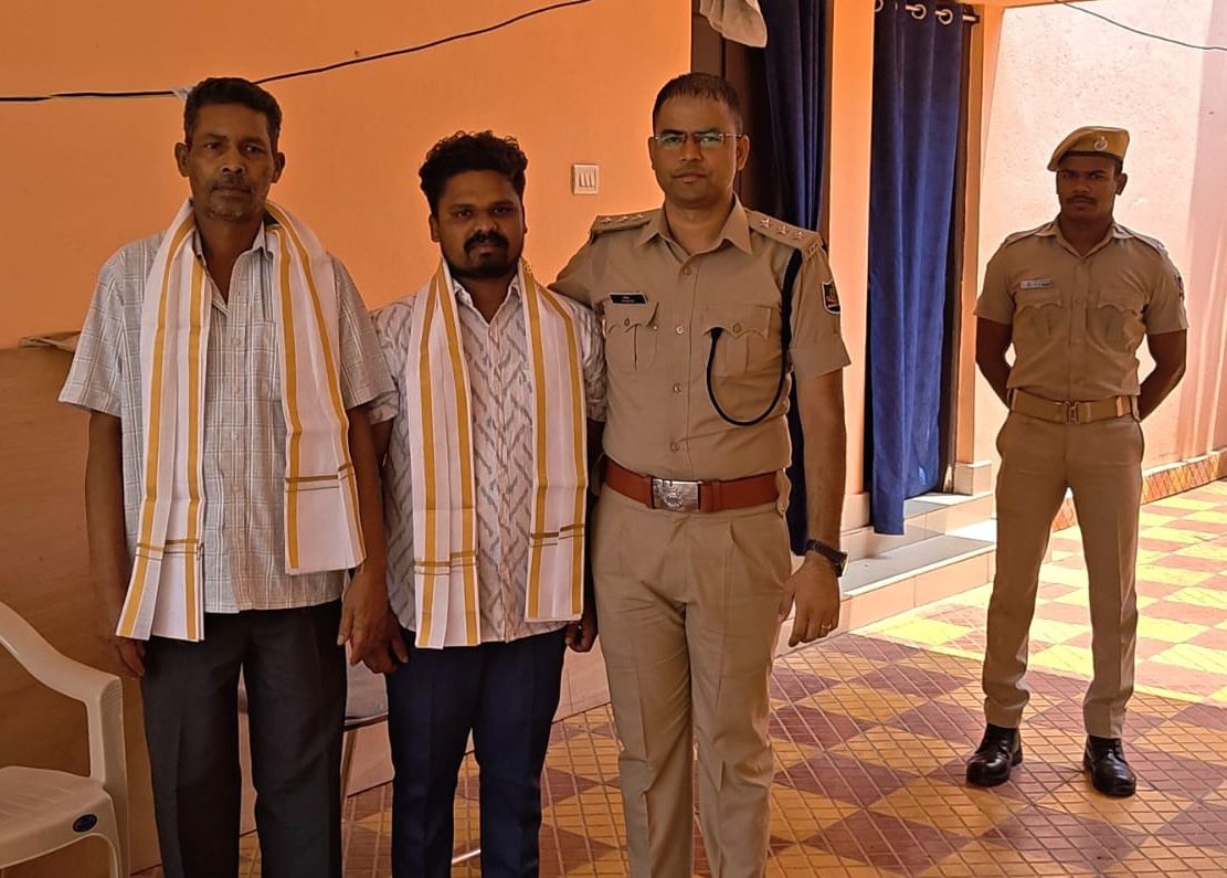 आंध्र प्रदेश में बंधक बनाए गए पिता-पुत्र को ओडिशा पुलिस ने कराया मुक्त ...
