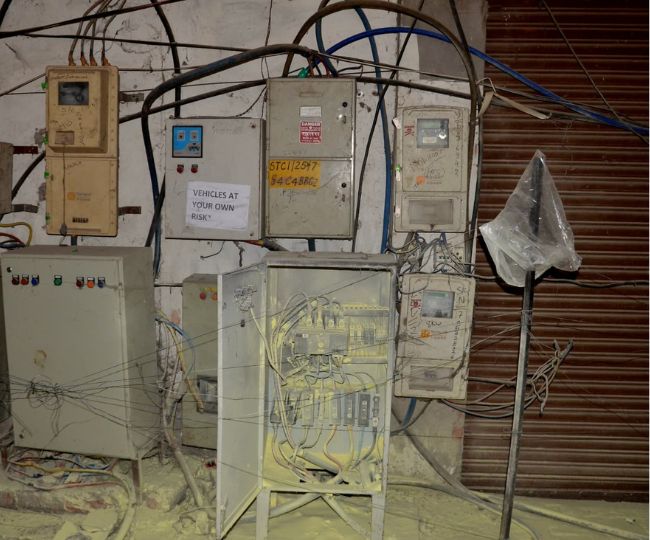 आगरा के आकाश कोचिंग सेंटर में एमसीबी बॉक्स से निकला धुआं, छात्रों को ...